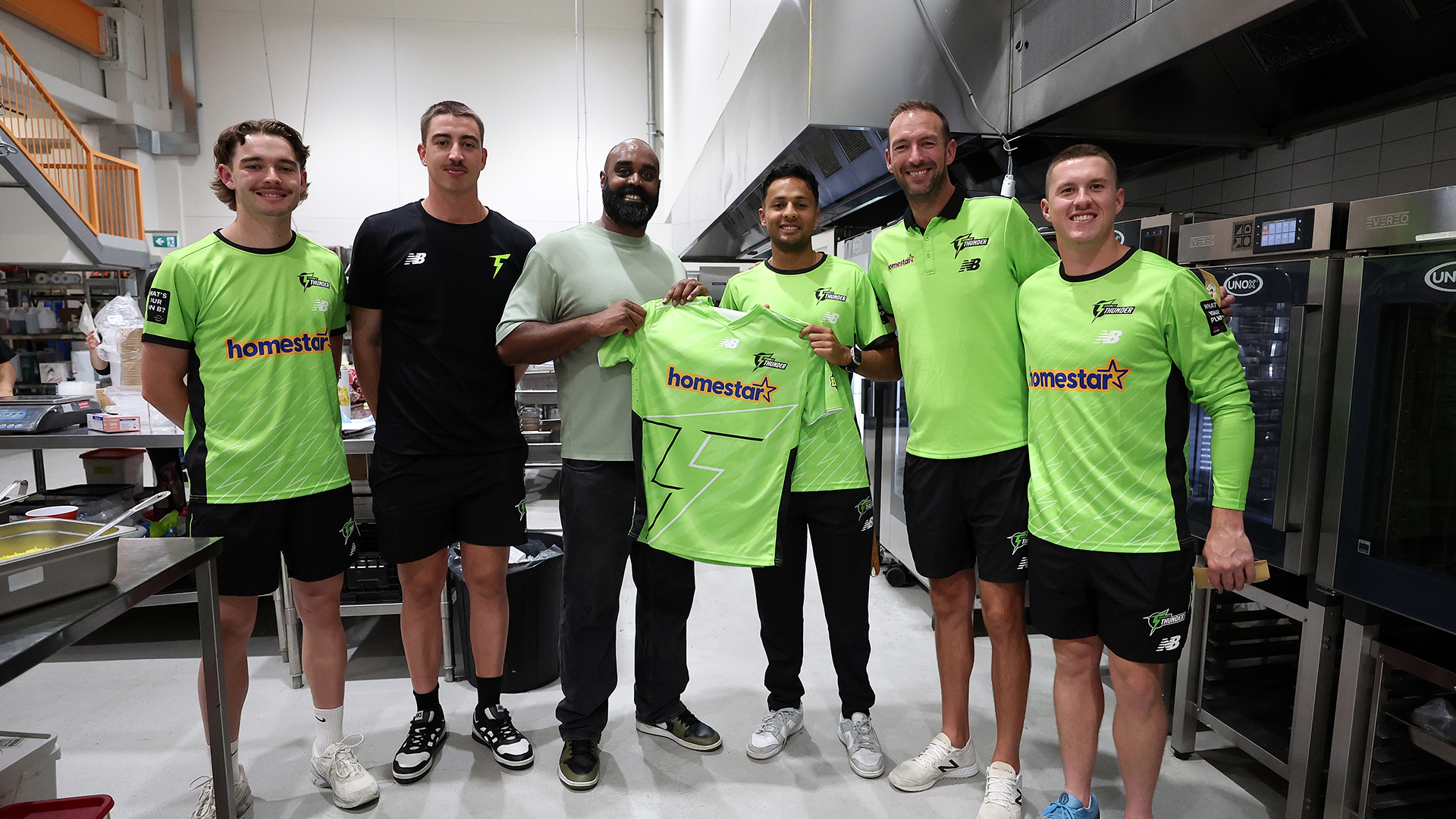 Big hits on field, big impact off it: Thunder team up with Plate It Forward | Sydney Thunder